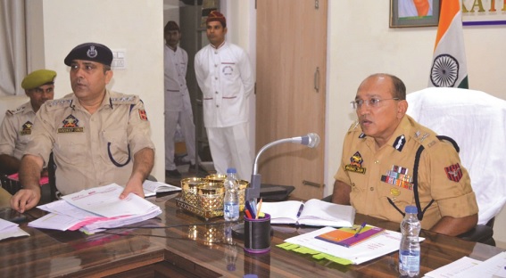 IGP Jammu Zone reviews security /crime meeting at Kathua, holds public ...