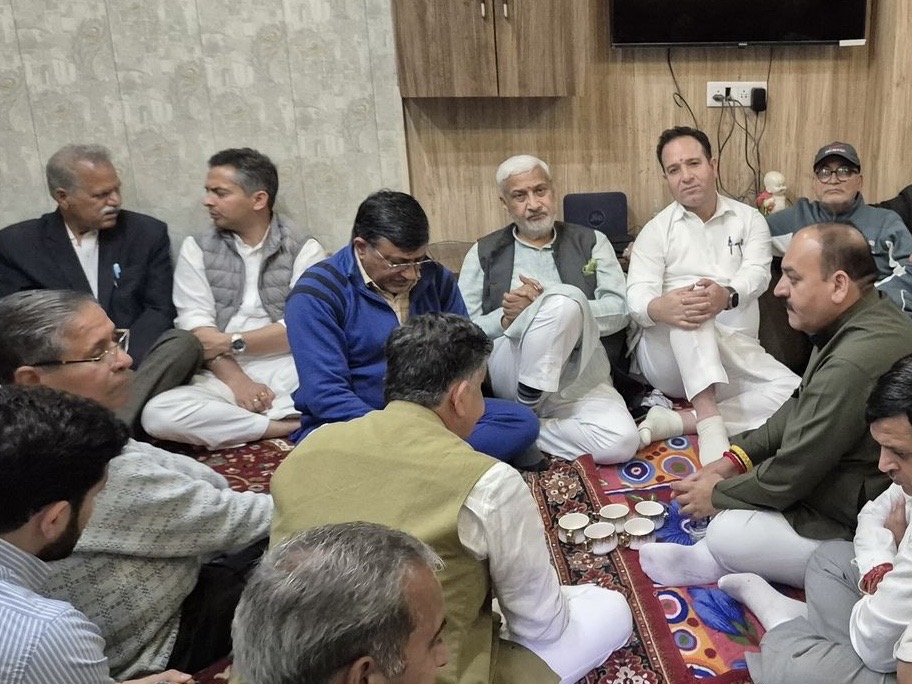 LoP Sunil Sharma, BJP MLAs visit residence of Gen Secretary Vibodh Gupta
