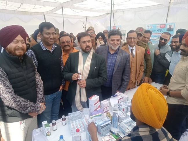 Satish Sharma inaugurates free medical camp at JKRTC office