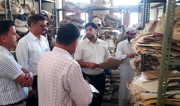 DC Rajouri conducts surprise inspections