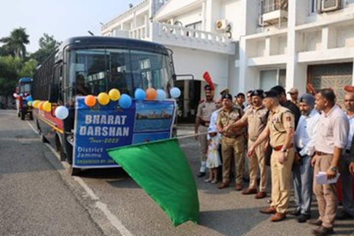 DIG, JSK & SSP Jammu flag off 93 students on Bharat Darshan tour