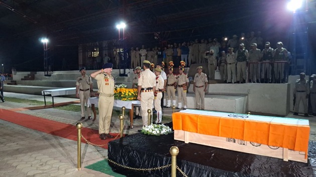 DGP O & S J&K Nalin Prabhat, along with officers pays rich tributes to ...
