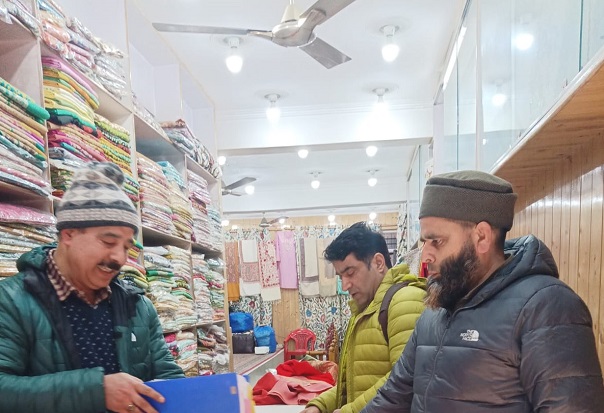 Handicrafts Dept’s Field Squad inspects craft showrooms
