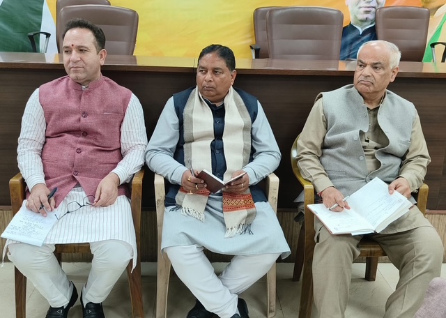 Sat , Sunil , Koul chair meeting of BJP MLAs