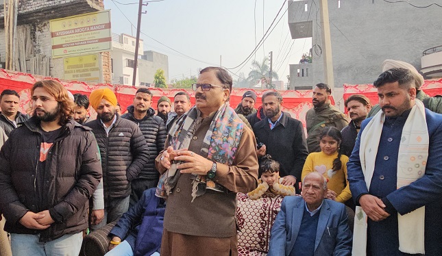 Javed Rana inspects restoration process of tube well at Karyani Talab