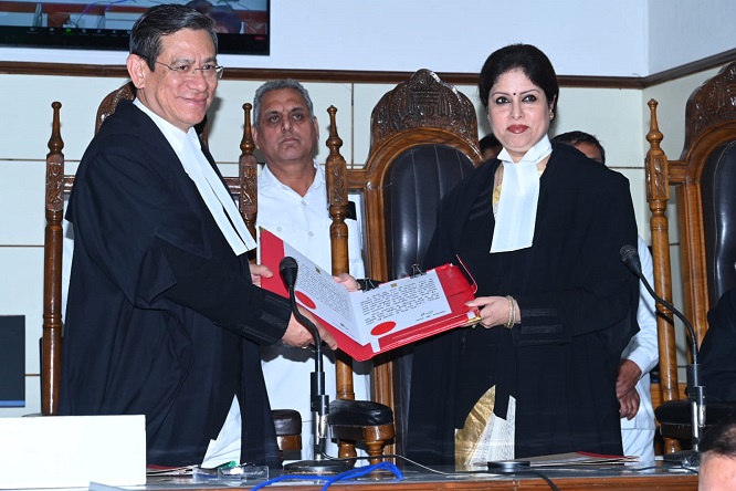 J&K: Chief Justice administers oath of office to 2 Judges as HC’s ...