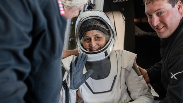 Sunita Williams returns To Earth after stuck in Space for over Nine Months