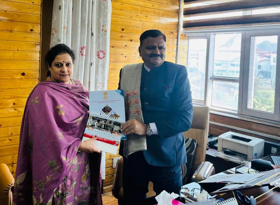 Secretary Pahari Advisory Board J&K Sapna Kotwal calls on Minister ...