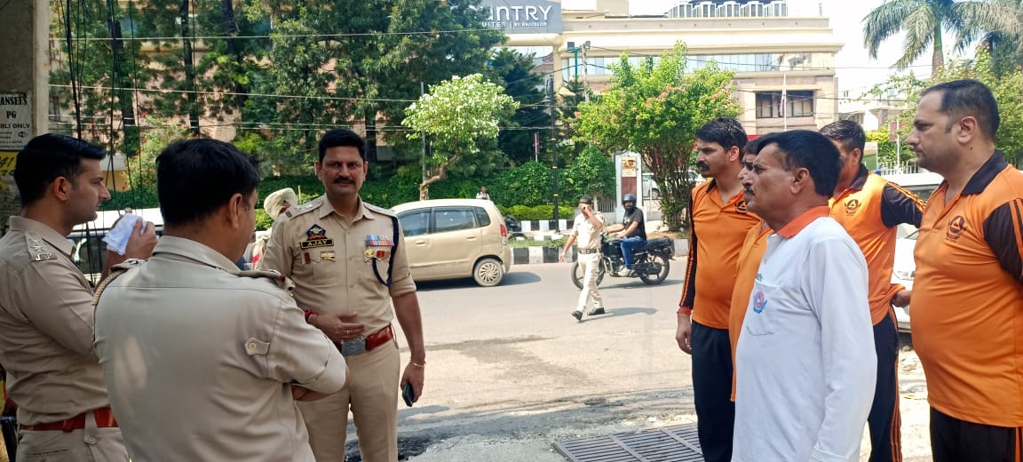 Fire Blaze in Building near Bahu Plaza,Jammu Police & Fire and ...