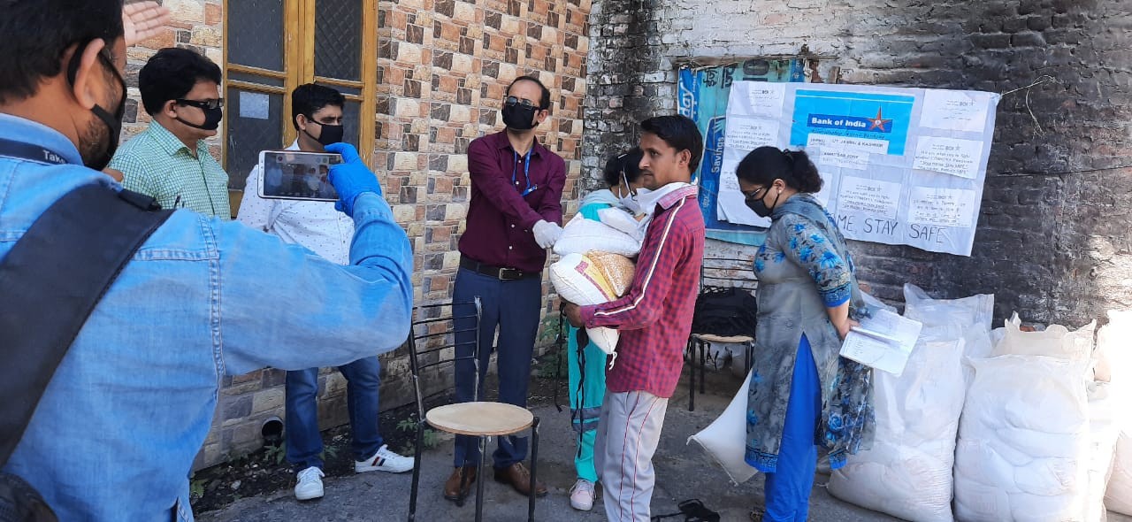 Bank of India Jammu branch distributes Ration among Needy at Talab ...