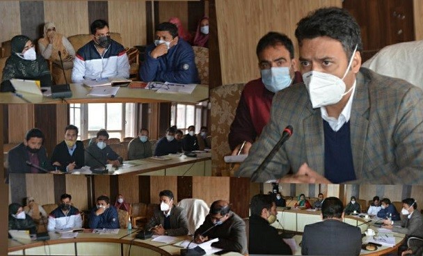 DC Kulgam for 100% registrations of unorganized workers within set ...