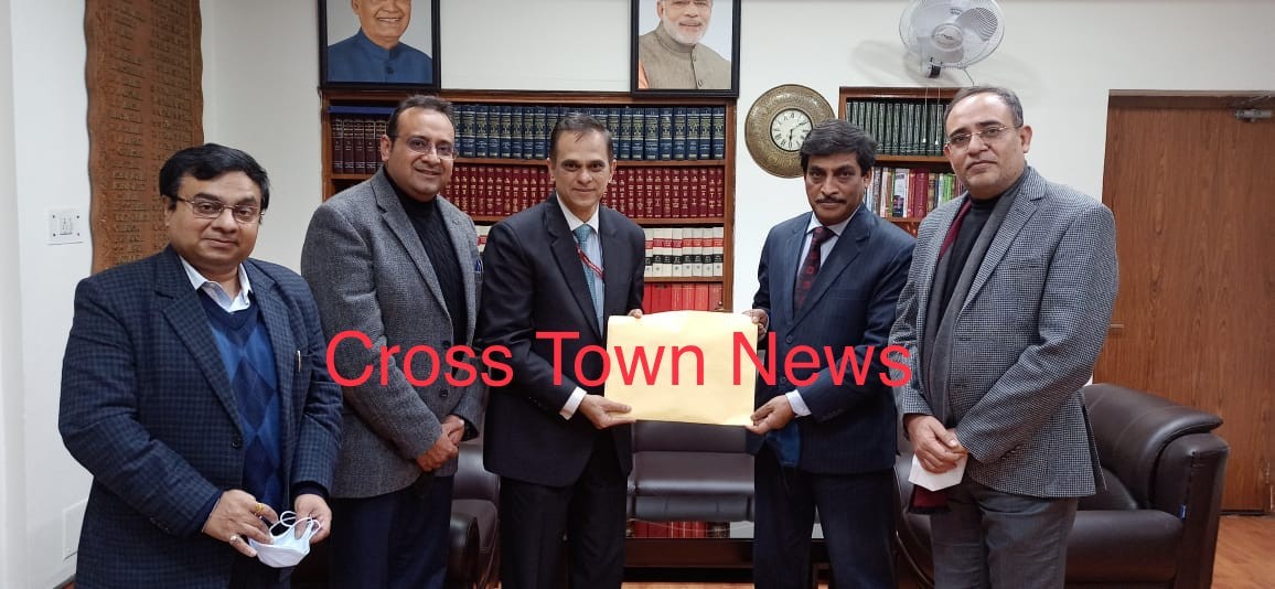 Secretary DARPG, DG IMPARD present DGGI to CS J&K in record time of 4 ...