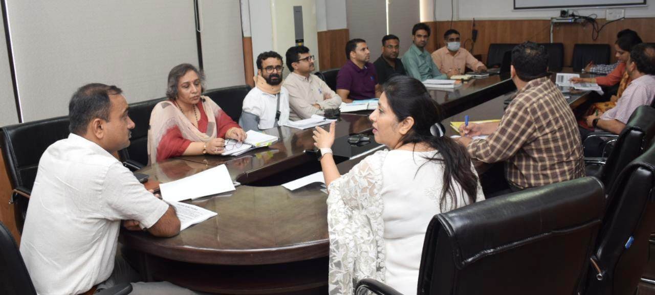 Div Com Jammu Calls For Resolving Land Issues Expeditious Development Of Industrial Estates 