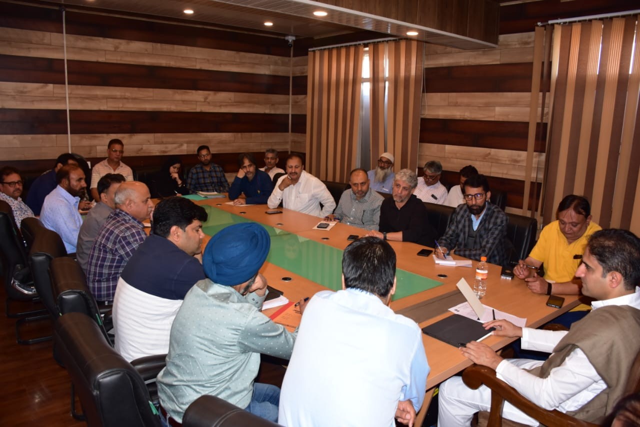 Mayor SMC congratulates Officers as Srinagar city ranks 1st in Swachh ...