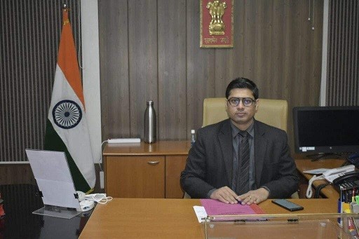 DC Rajouri conducts surprise inspection of Govt offices - Cross Town ...