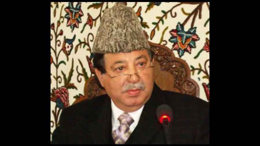 J&K: Encroachment by former minister Peerzada Mohd Sayeed demolished ...