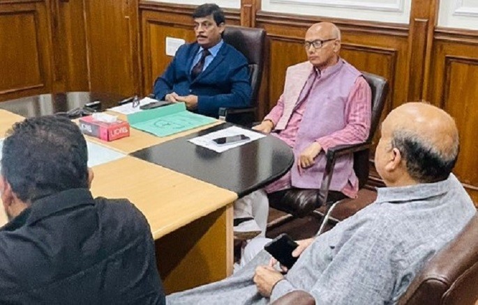 Mayor Jammu leads delegation to CS J&K, questions working of IAS ...