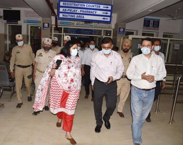 DC meets injured of Footbridge collapse at District Hospital - Cross ...
